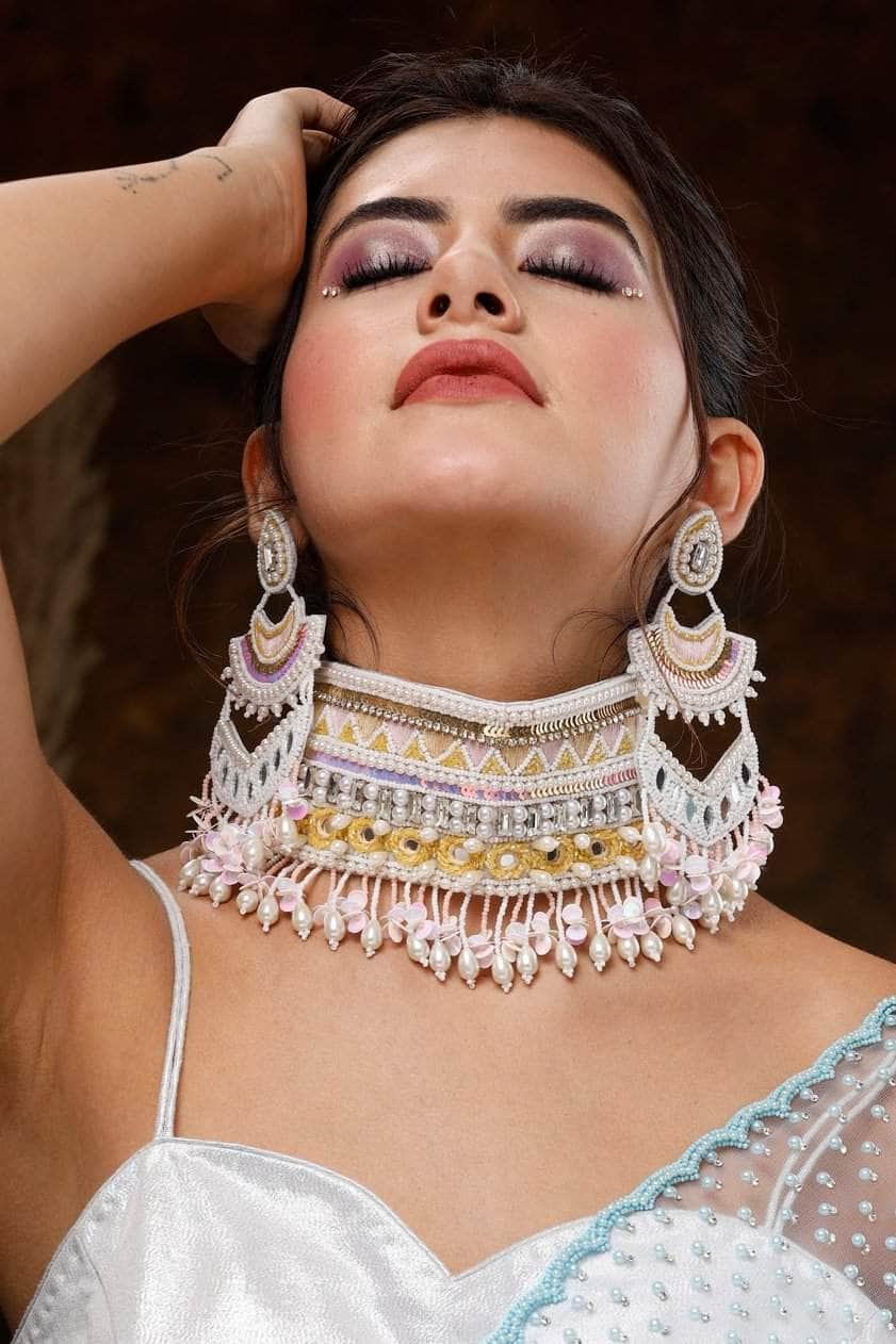 White Heaven Handcrafted Pearl & Mirror Studded Contemporary Resham Je